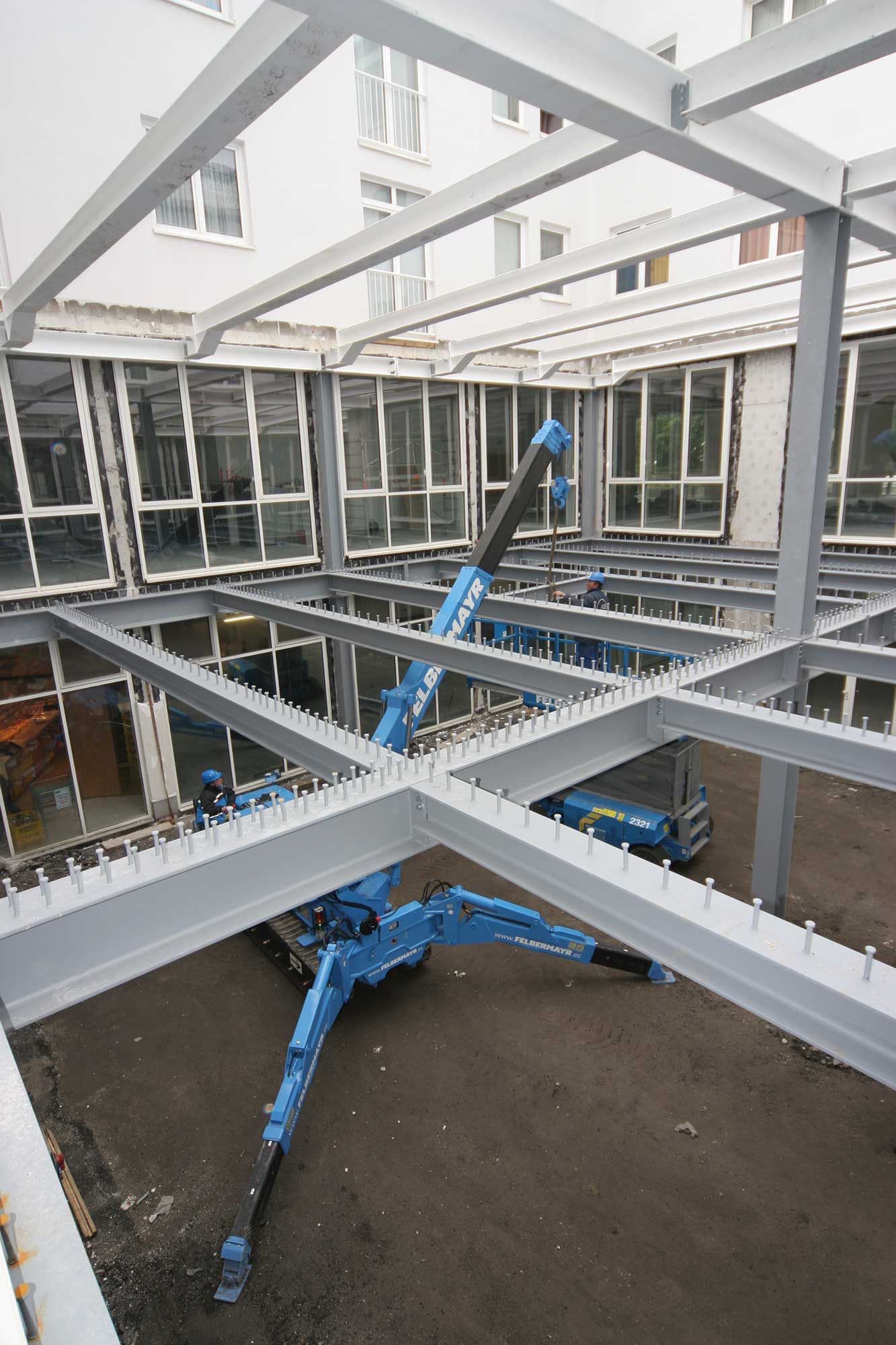 Renting mini-cranes – Mini-crane rental | FELBERMAYR